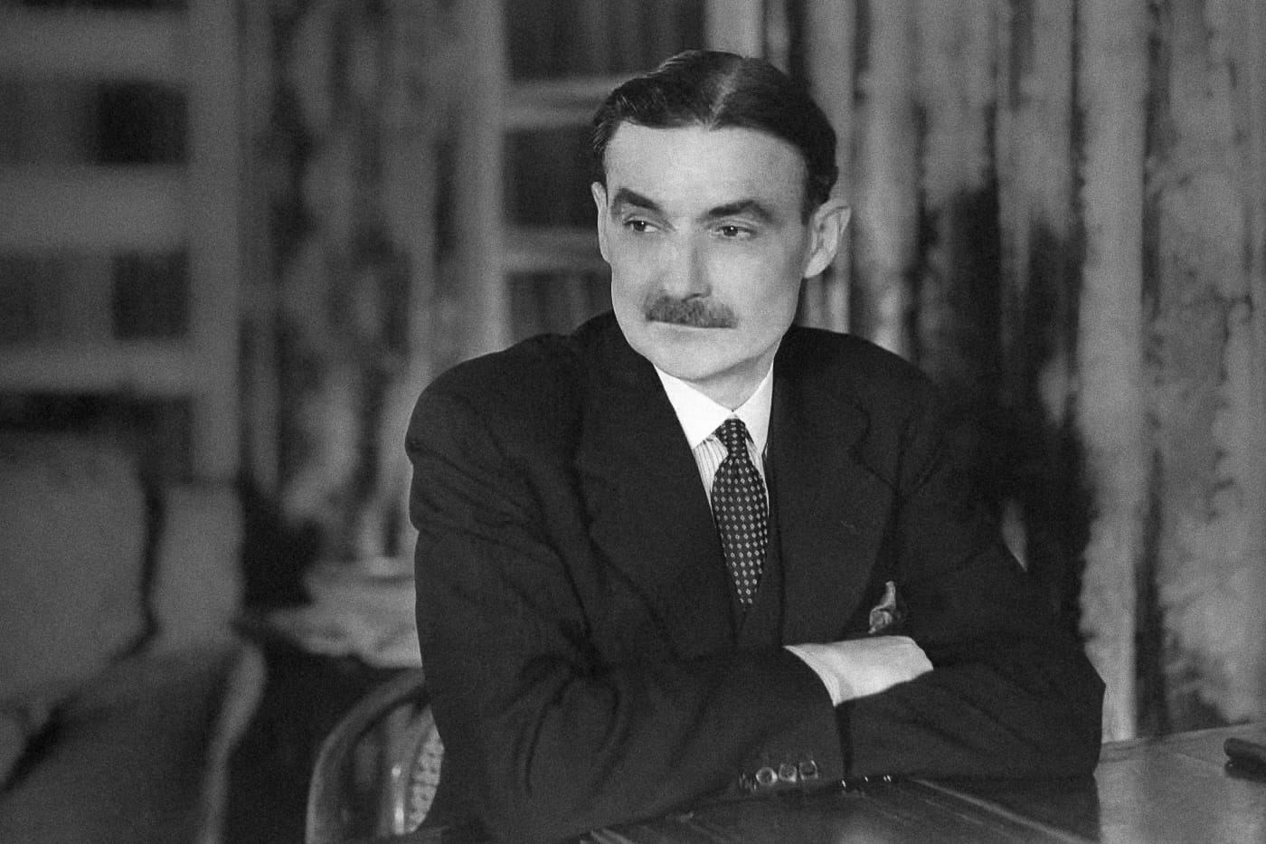 History - AxelMondrian